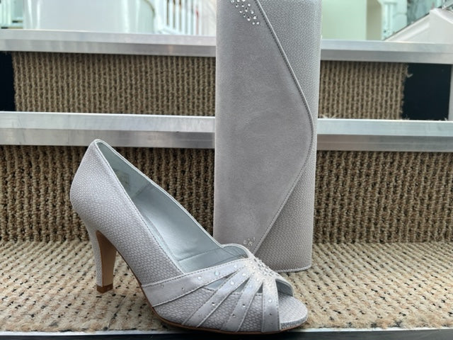 SOLITAIRE Shoe Leonara Silver – Solitaire Fashions Darwen